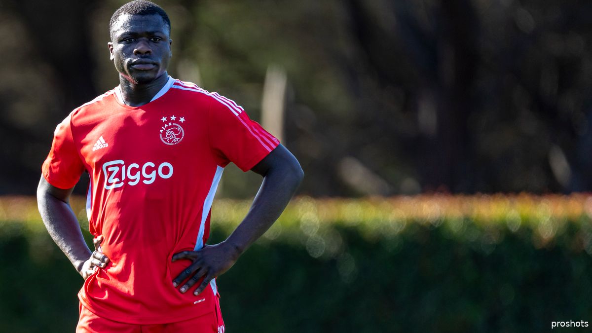 Brobbey begint bij rentree direct in basis, Martínez fit genoeg om te ...