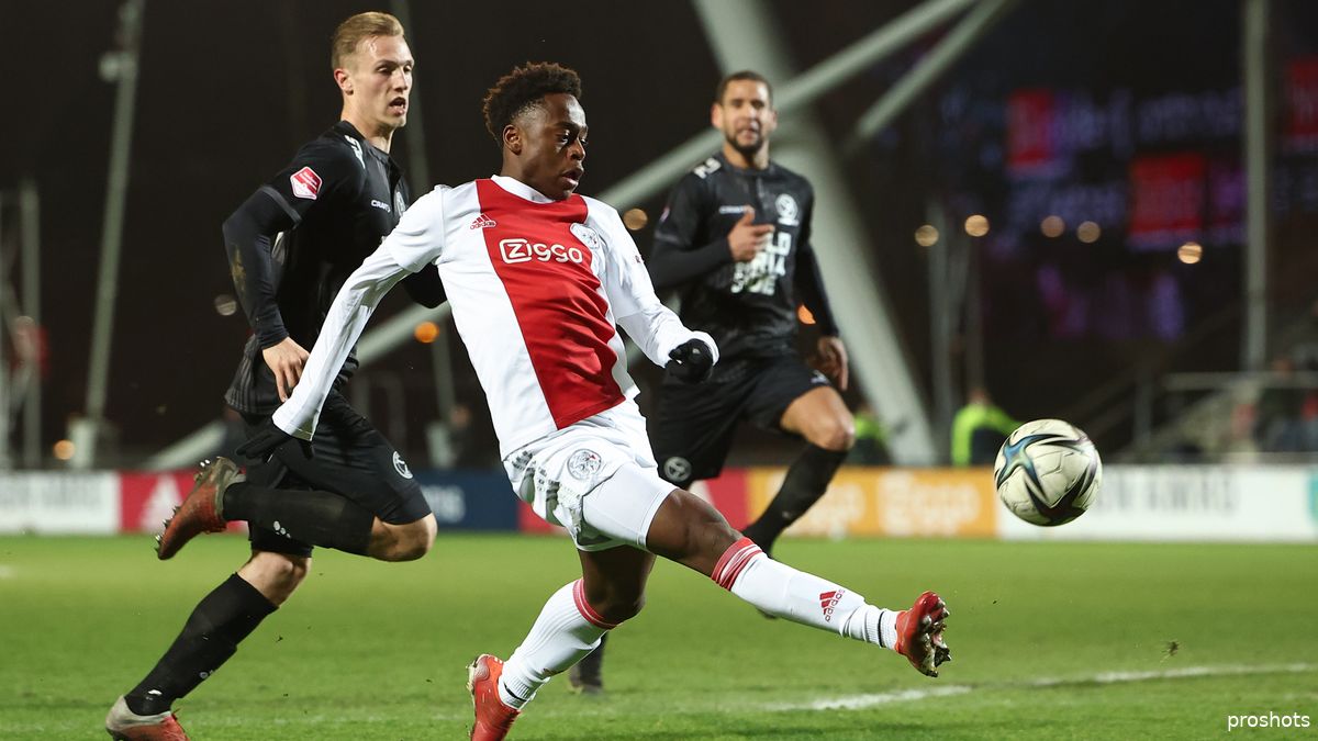 Banel ondertekent eerste Ajax-contract: verbintenis tot medio 2025