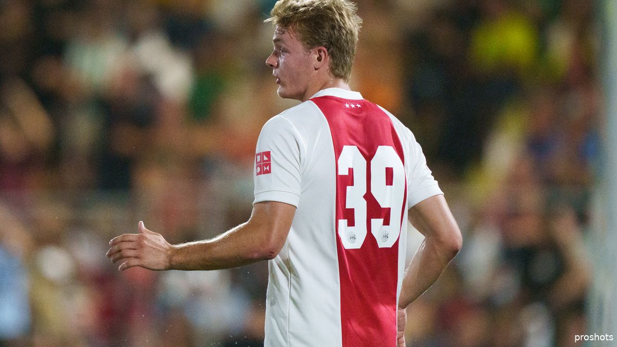 Rasmussen neemt wedstrijdbal mee naar huis: 'Laten zien dat ik hiertoe ...