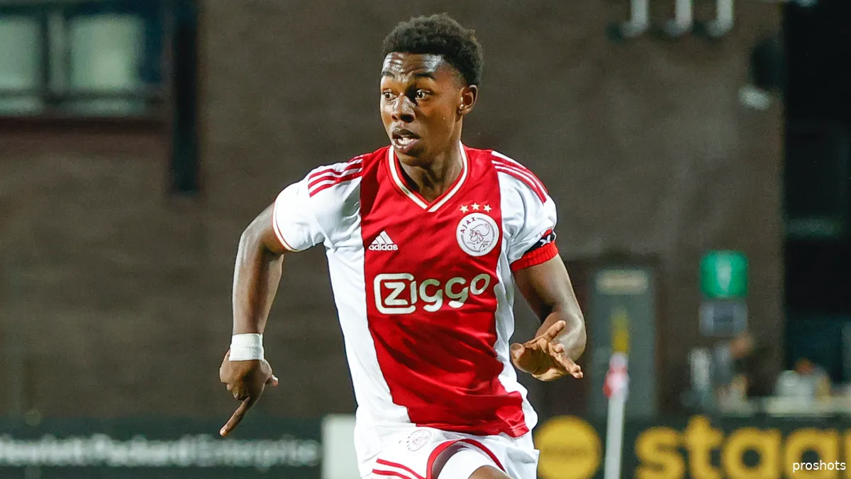 Felbegeerde Van Axel Dongen wil eerst slagen bij Ajax