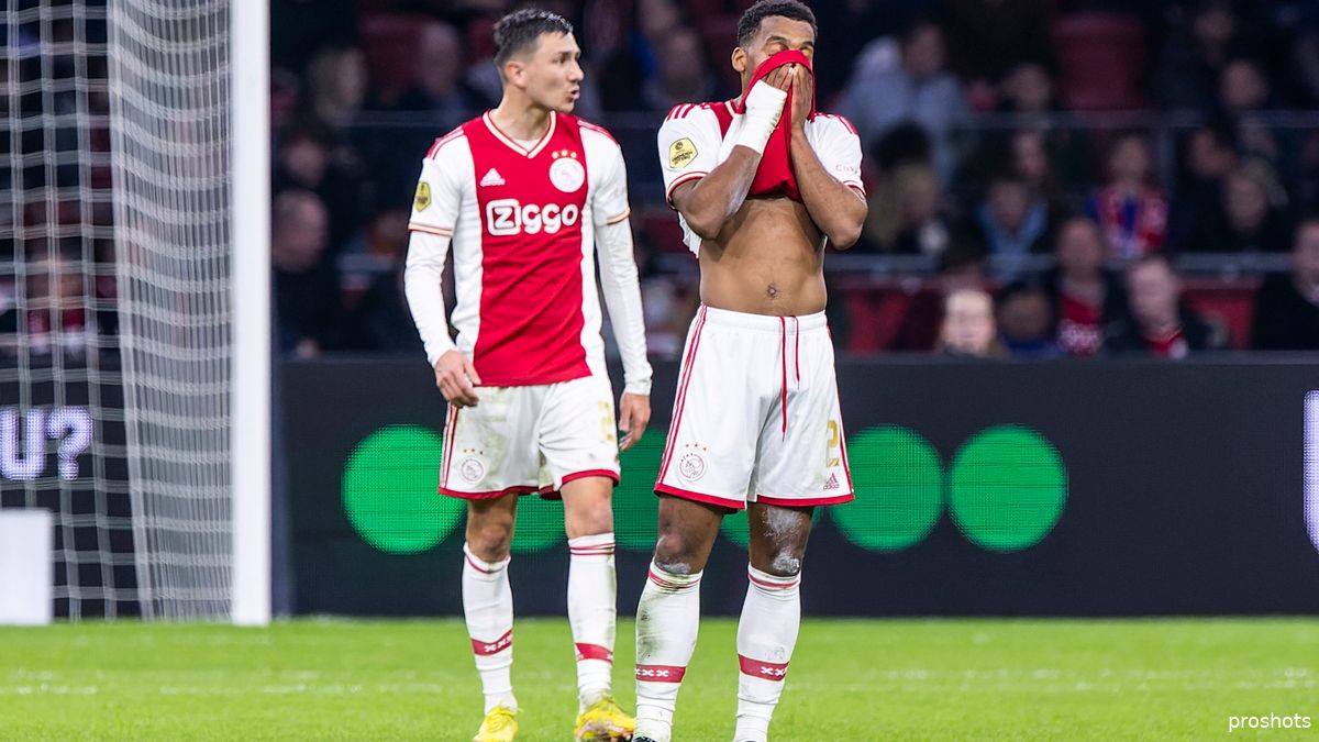 Ajax morst opnieuw en speelt gelijk tegen Vitesse