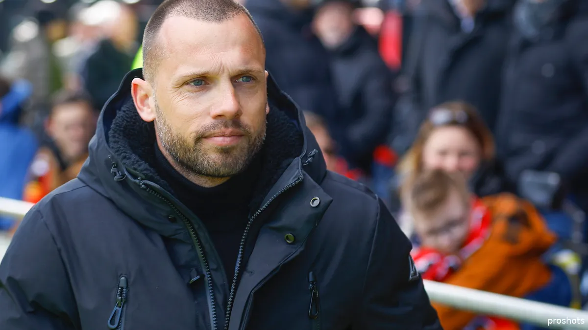 Heitinga: 'Wil graag hoofdtrainer van Ajax blijven, maar je kijkt ook ...