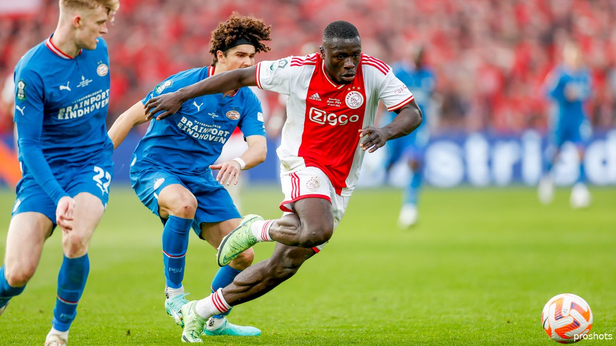 Van Hooijdonk lovend over Brobbey: 'Koeman zal zijn optreden ook hebben ...