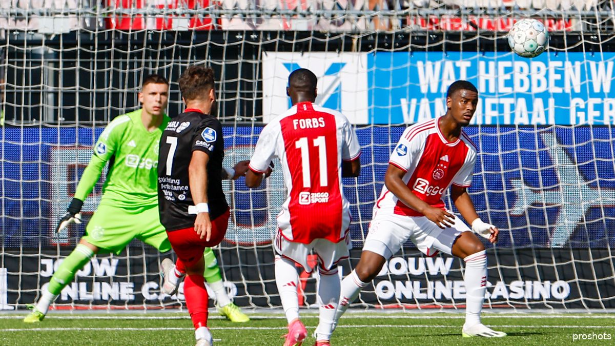 Hato enige Ajacied in Elftal van de Week: 'Licht in de duisternis bij Ajax'
