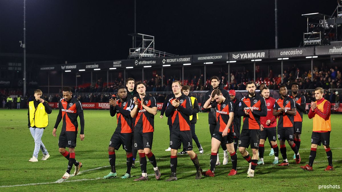 Almere City houdt nummer vier AZ in bedwang; FC Twente wint eenvoudig bij Excelsior