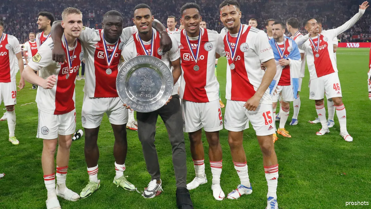 Ajax op drempel van tiende landstitel deze eeuw
