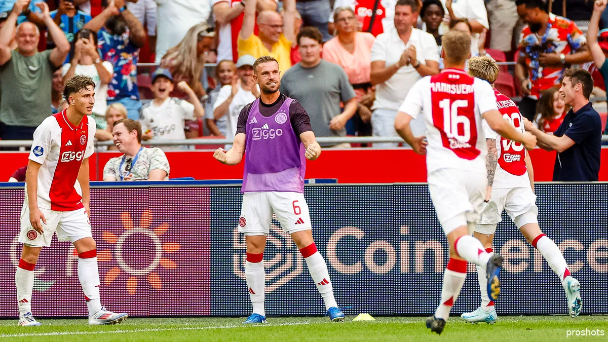 Ajax wint nipt van sc Heerenveen in seizoenouverture en zet zegereeks onder Farioli voort