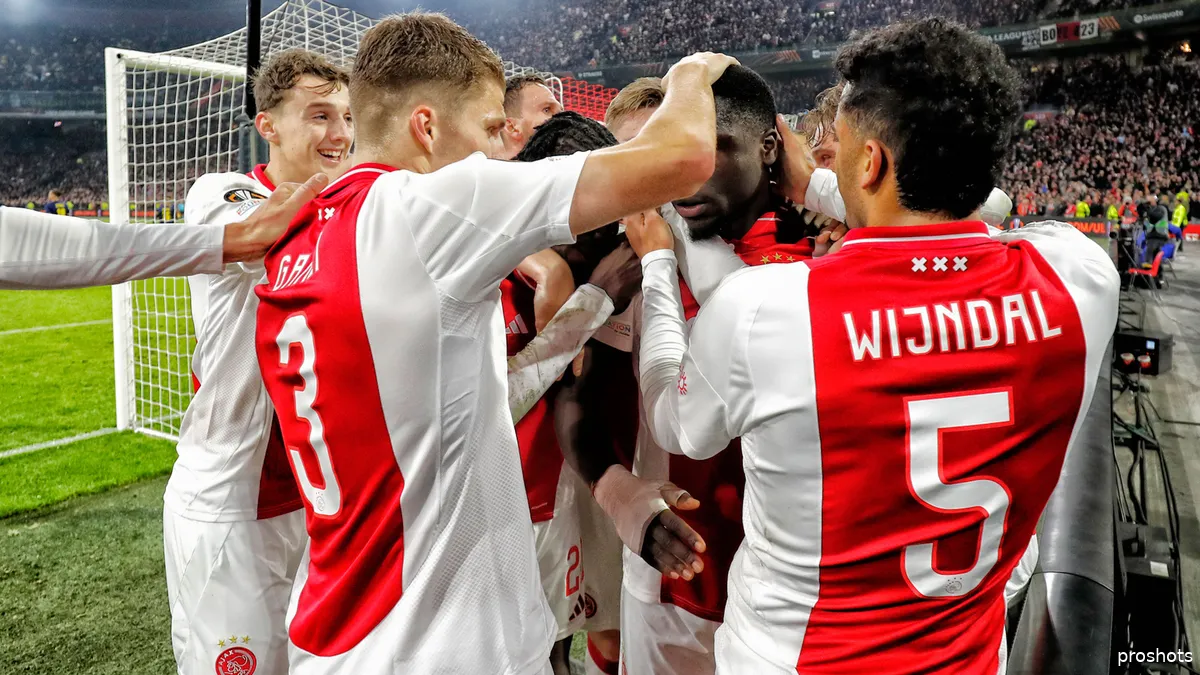 NB: 'De 2-0 van Taylor toont aan dat Ajax het geweldig kan doen tegen ...