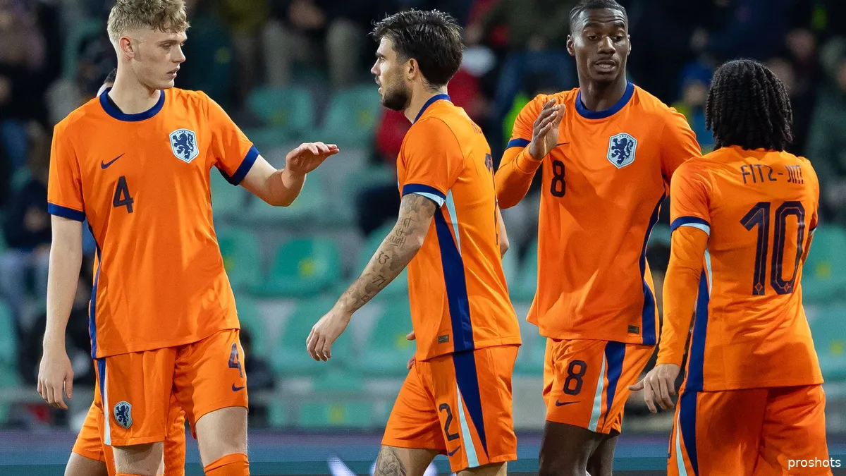 Debutant Fitz-Jim en invaller Baas spelen met Jong Oranje gelijk in ...