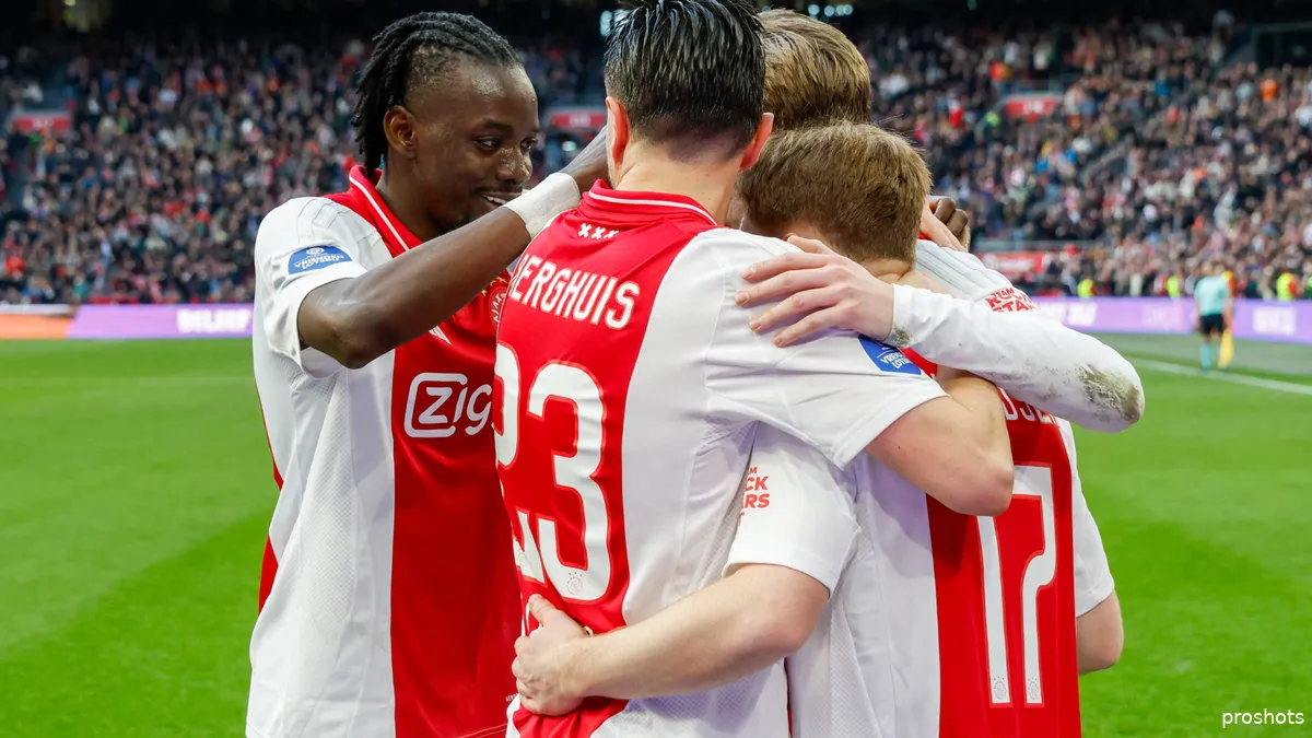 Stand Eredivisie: Ajax wint moeizaam in Almere en staat nu 8 punten voor op PSV