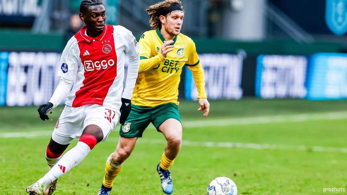 Mokio zelfkritisch na basisdebuut voor Ajax: 'Moet in het begin altijd ...