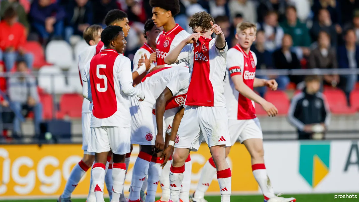 Bouwman terug van blessure: 'Farioli maakte grapjes dat ik zo snel ...