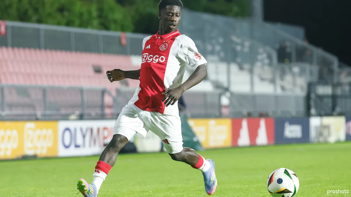 Appiah heeft oud-Ajacied als voorbeeld op rechtsback: 'Geniet van hoe ...