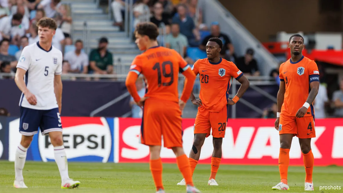 Jong Oranje loopt finale EK O21 mis door late tegentreffer Jong Engeland