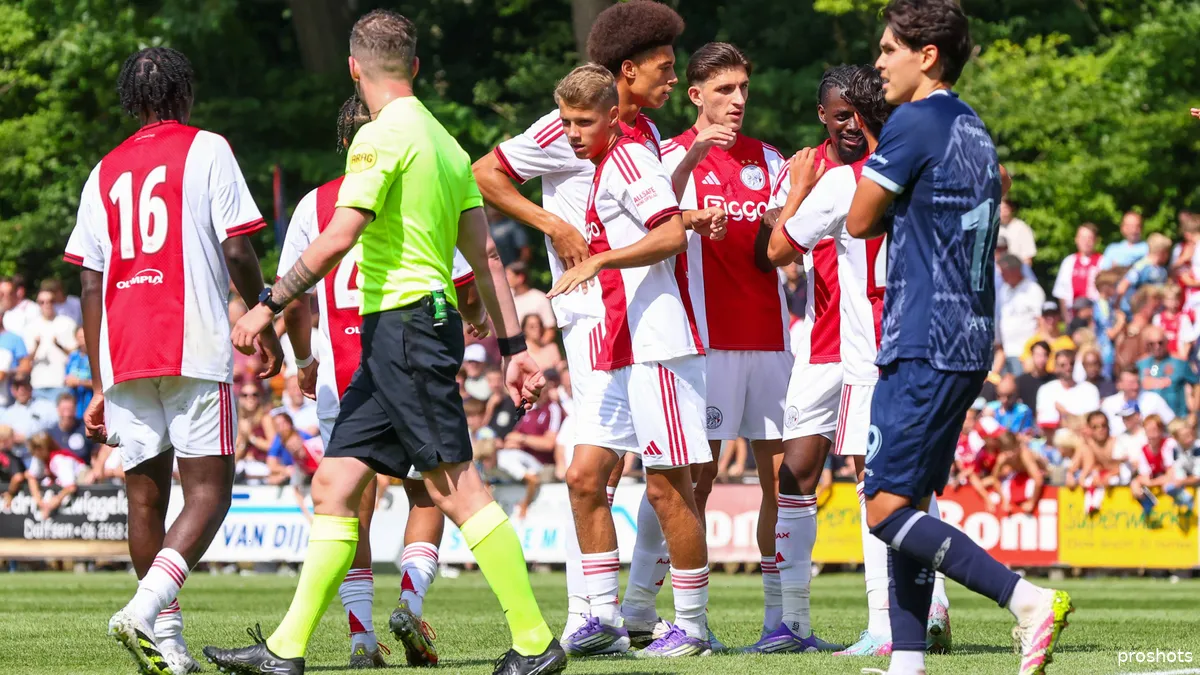 Ajax maakt voorlopige lijst met rugnummers bekend tijdens Open Dag