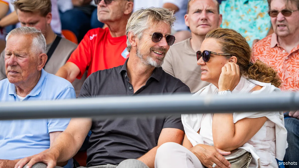 Van der Sar: 'Leven is kostbaar, maar maakt voetbal niet ineens ...