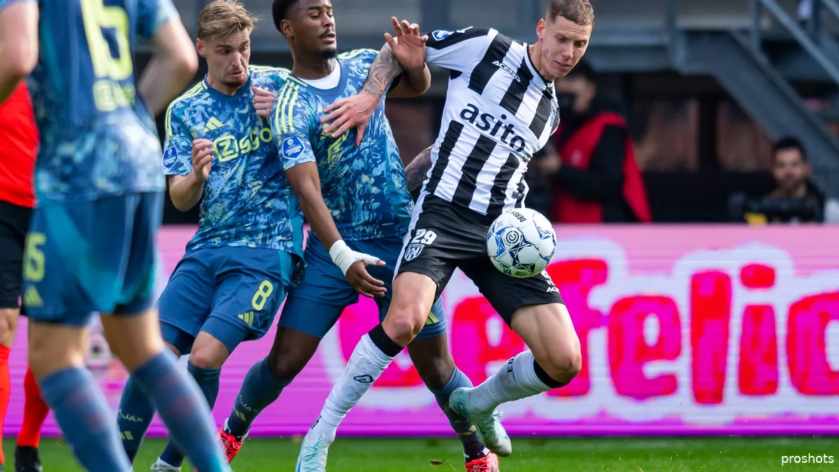 Hato en Taylor melden zich bij Ajax voor 'preseason'; blijft het duo ...