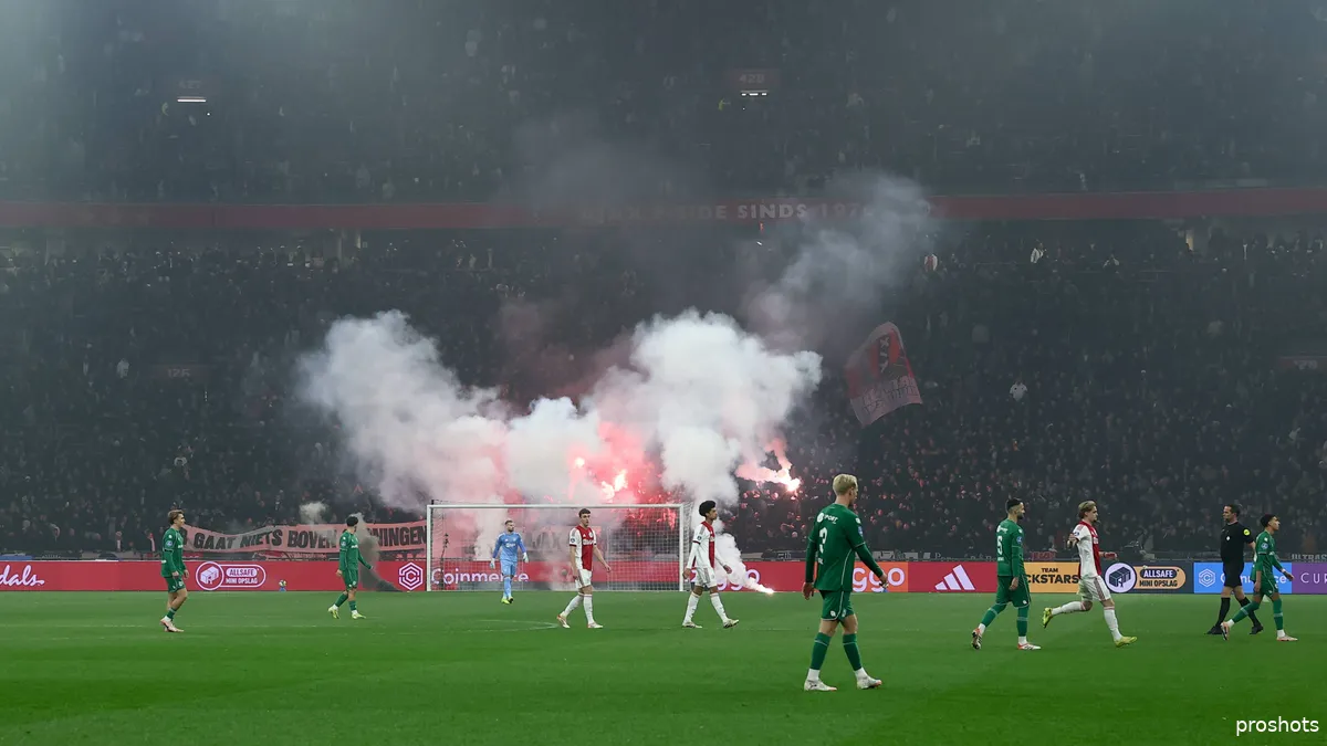 Derksen ziet slechts één oplossing voor Ajax: 'F-Side de rest van het ...
