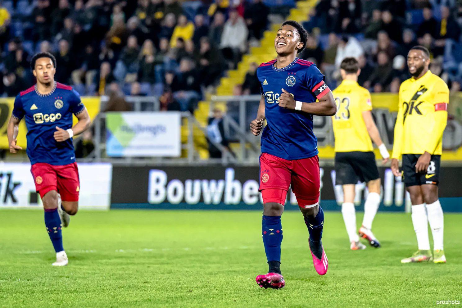 Ajax bevestigt verhuur van Van Axel Dongen aan sc Heerenveen voor één ...