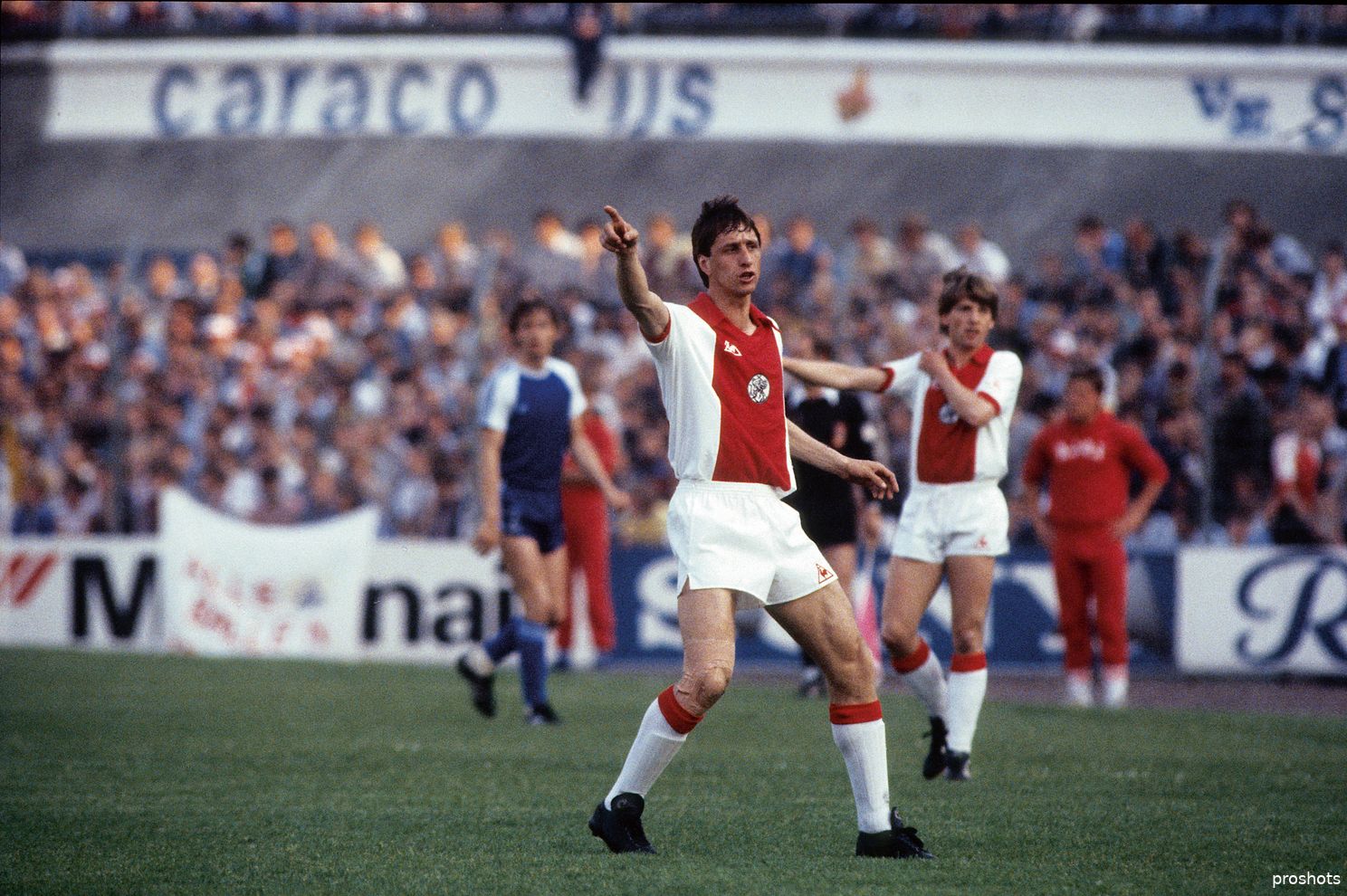 40 jaar na laatste competitieduel Cruijff voor Ajax: ‘Hing een hele aparte en dreigende sfeer’
