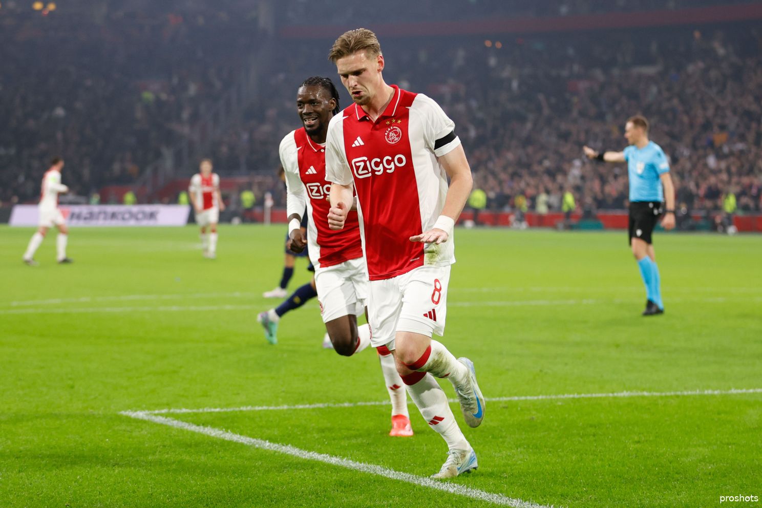 NB: 'De 2-0 van Taylor toont aan dat Ajax het geweldig kan doen tegen ...