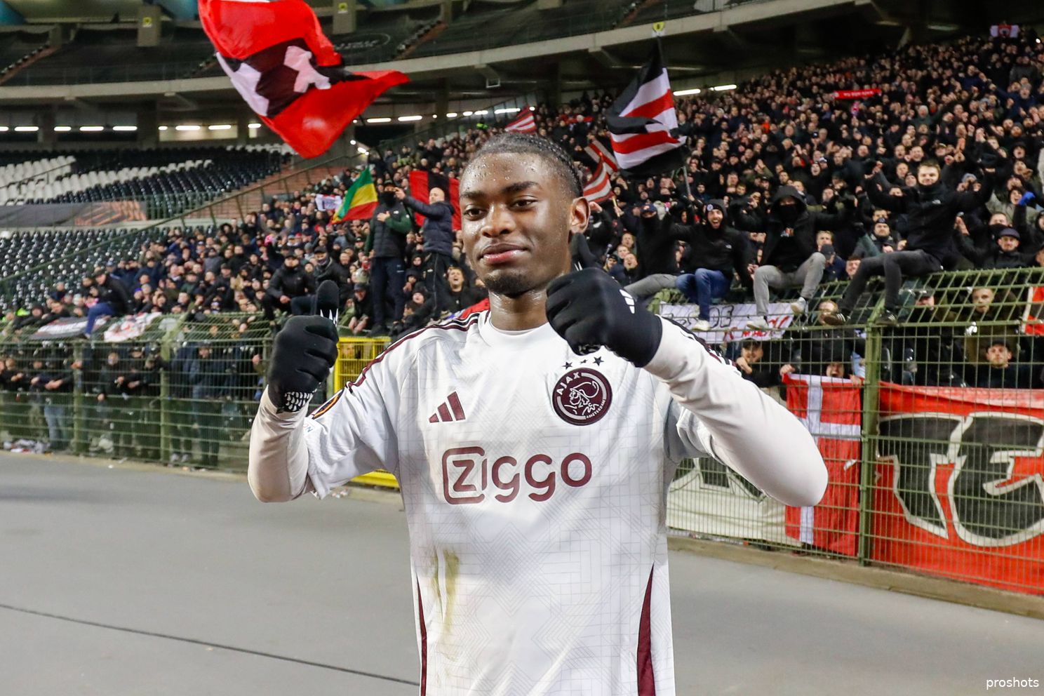 Union gelooft nog in kansen tegen Ajax: 'We moeten het nu in Amsterdam ...