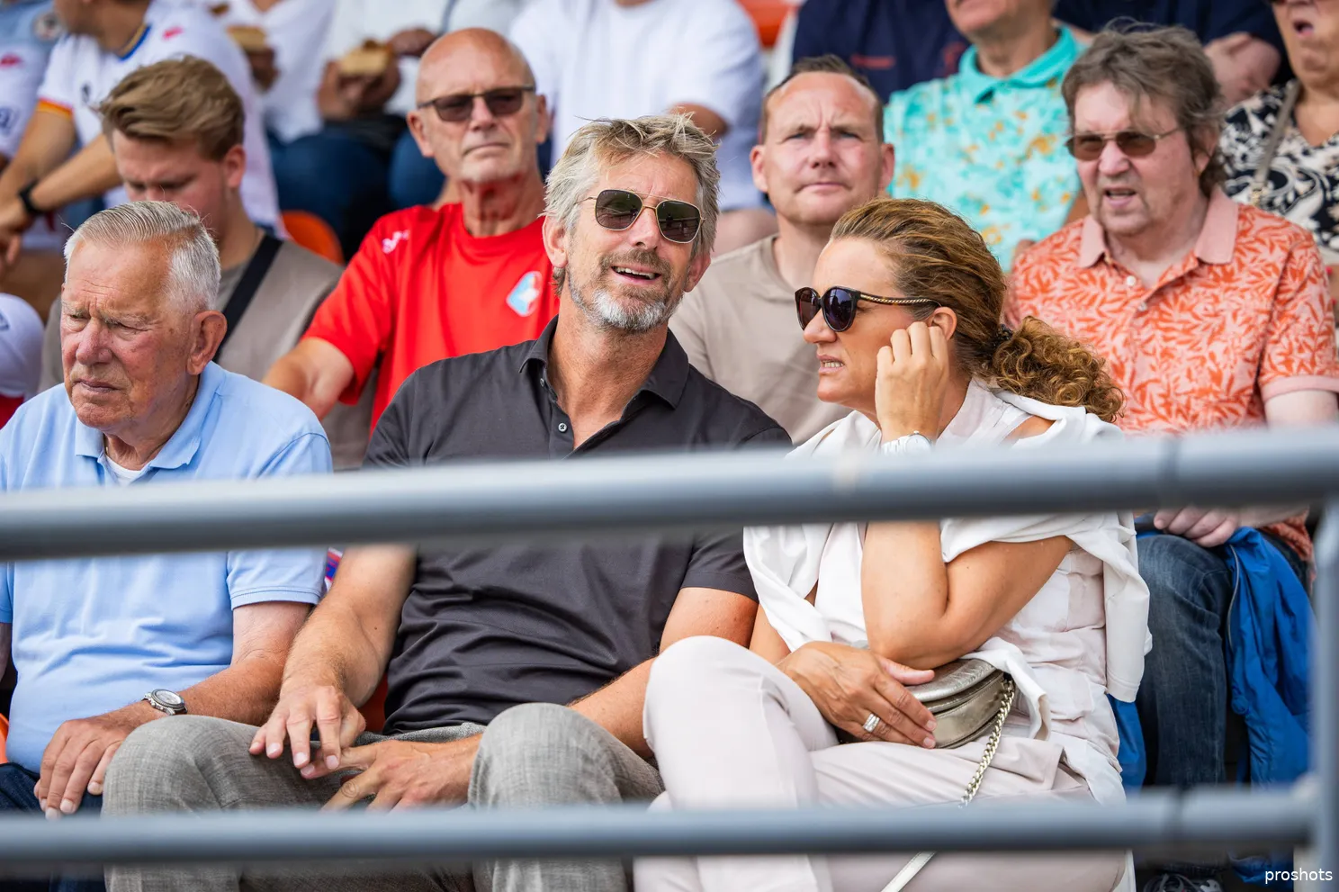 Van der Sar: 'Leven is kostbaar, maar maakt voetbal niet ineens ...