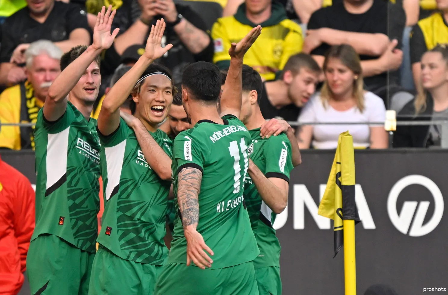 Itakura oogst lof met persoonlijkheid: 'Gaf daar gelijk een show weg ...