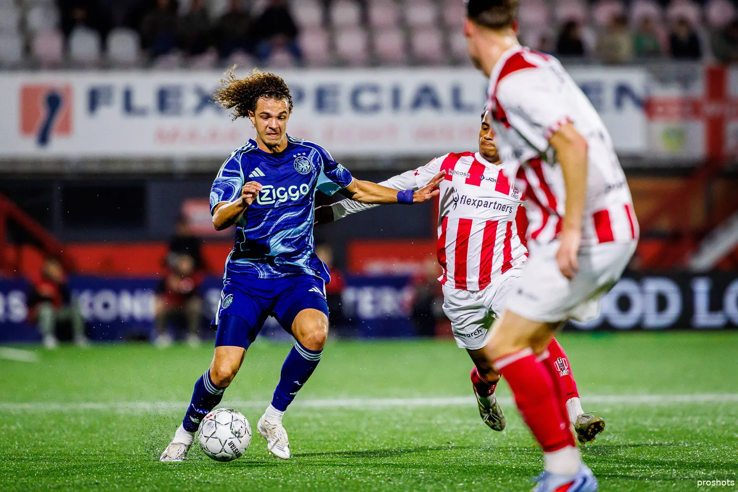 Vink ziet prioriteiten bij Ajax: 'Duidelijk dat focus van Ajax niet op ...