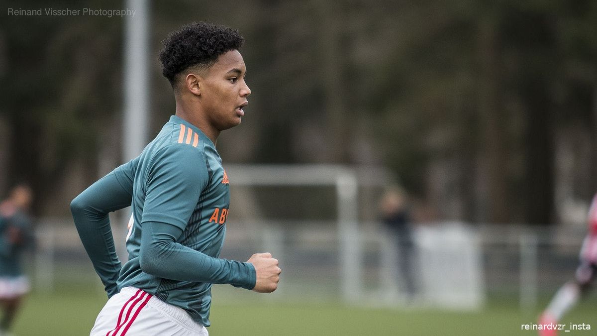 Voetbalwereld staat stil bij overlijden Noah Gesser (16)