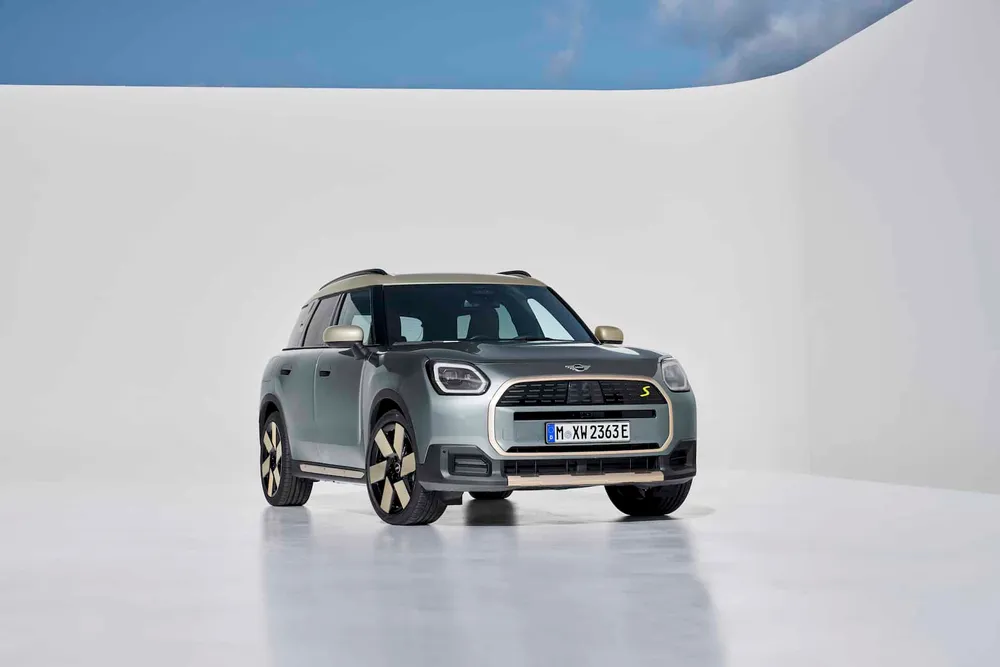 MINI Countryman 2024: listino prezzi, dimensioni, interni, motori
