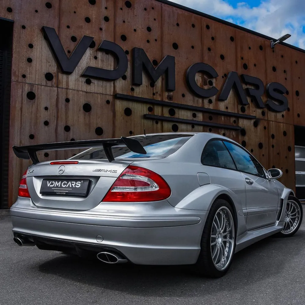Deze überbrute CLK 55 DTM AMG kan binnenkort op jouw oprit staan