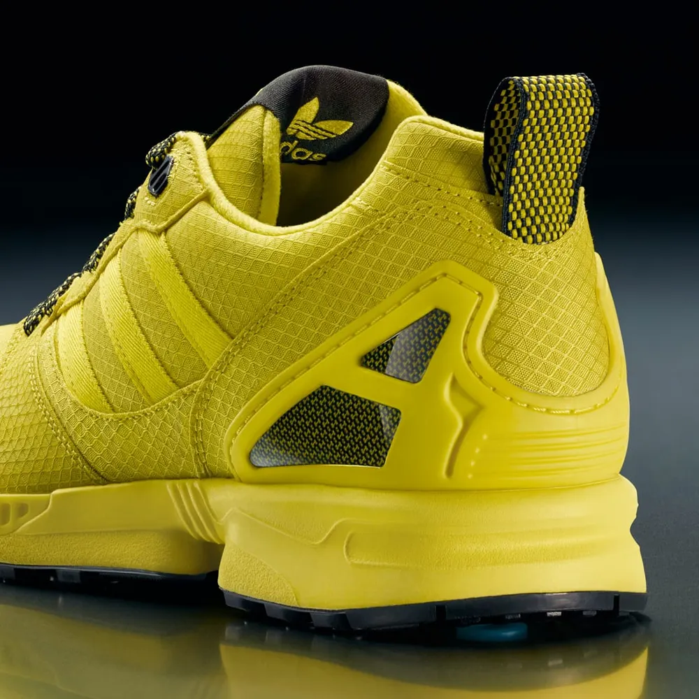 Adidas dropt deze gewaagde sneakers gemaakt van geel kevlar