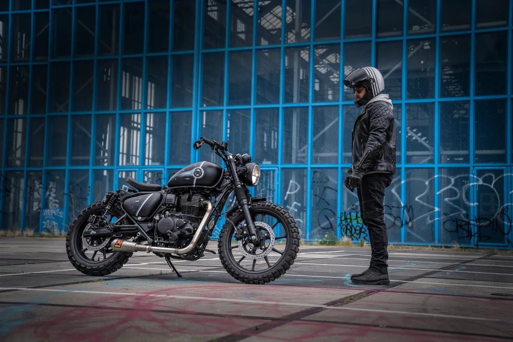 Ironwood Custom Motorcycles en Royal Enfield maken een hele dikke ...