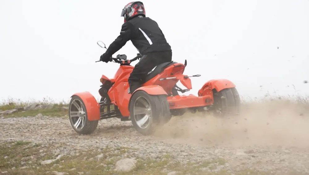 Deze volledig elektrische quad is het volwassen speelgoed van je dromen