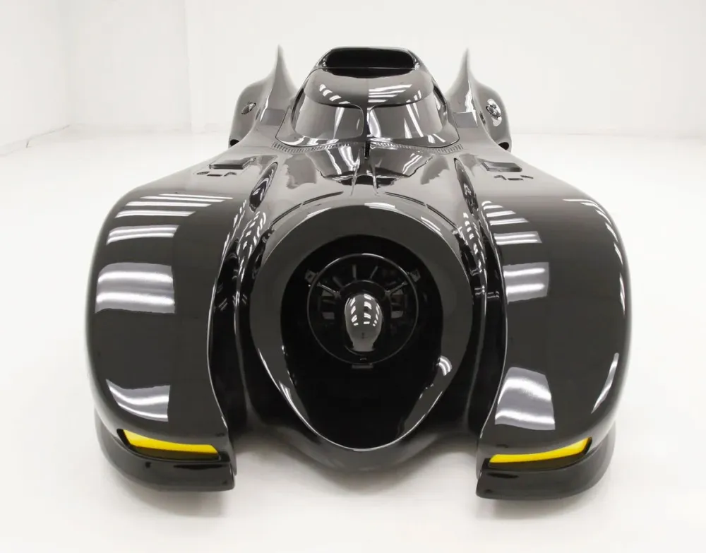De iconische Batmobile uit de Batman-films staat te koop