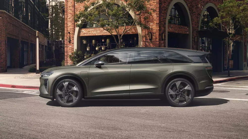 Lucid dropt de Gravity, de eerste elektrische SUV die op ons ...