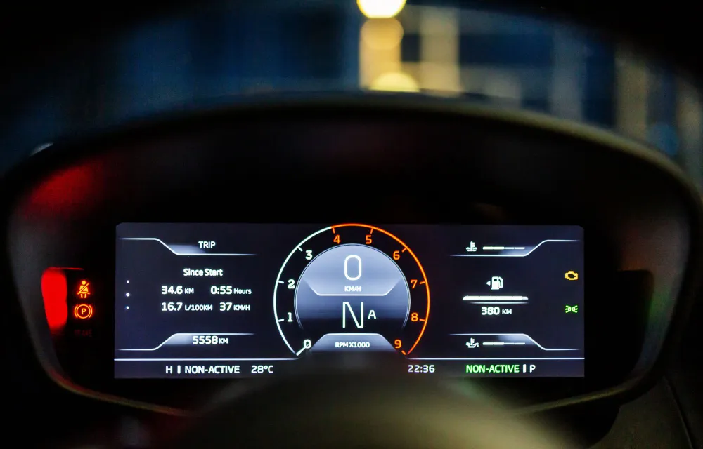 On Tour met techno dj Colyn in een McLaren GT: “Dit is een ...