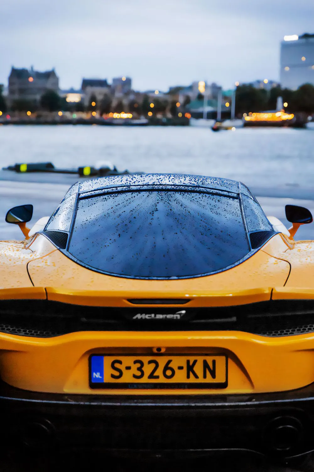 On Tour met techno dj Colyn in een McLaren GT: “Dit is een ...