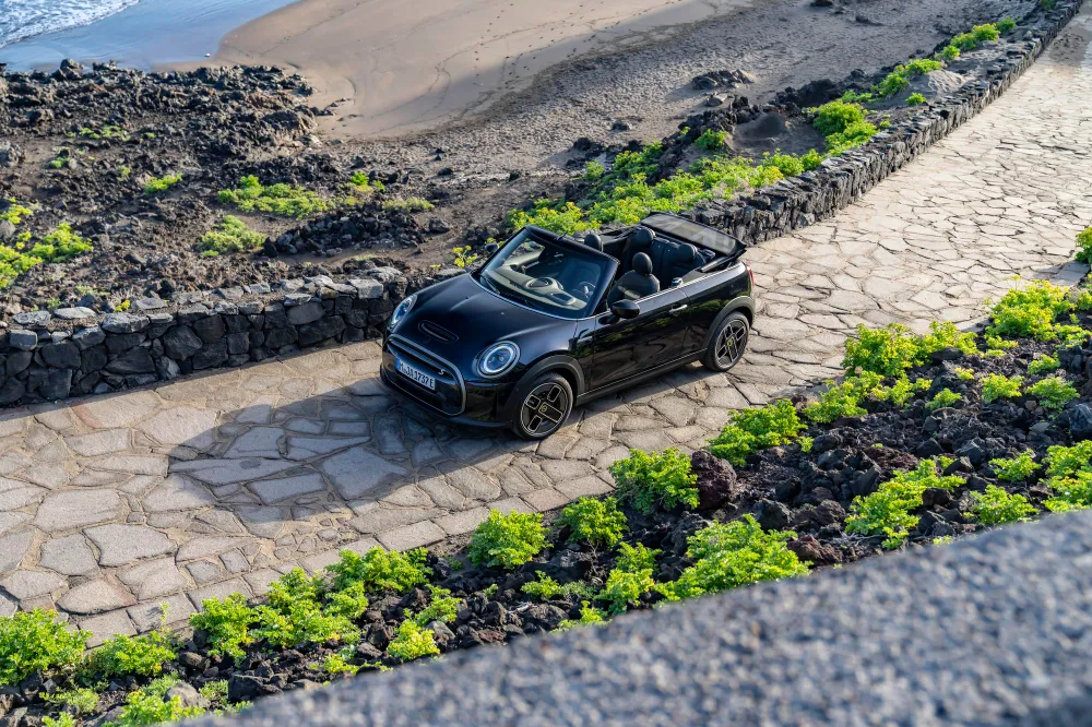 Mini Electric Cabrio geeft een nieuwe dimensie aan het Go Kart gevoel