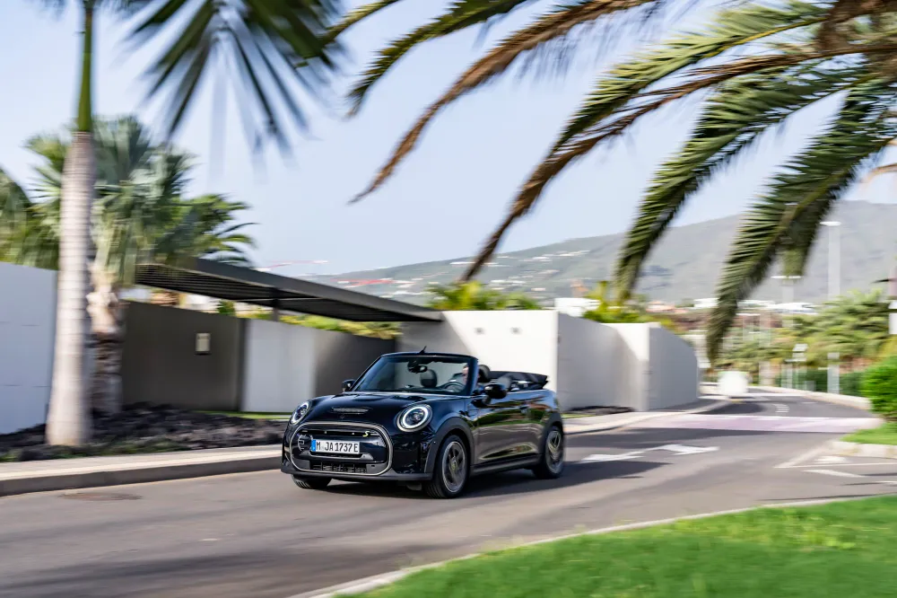 Mini Electric Cabrio geeft een nieuwe dimensie aan het Go Kart gevoel