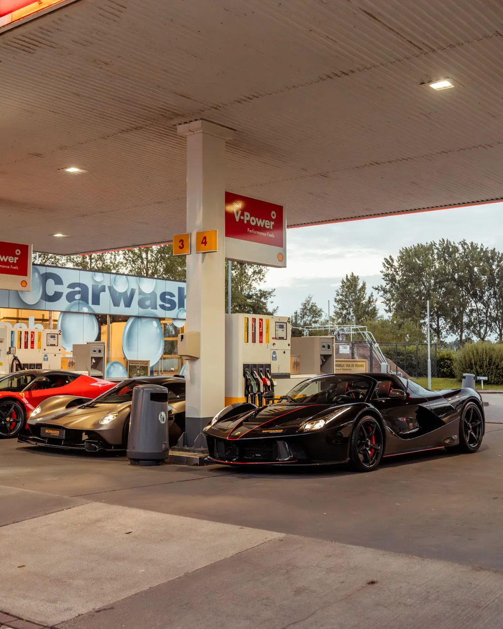 Hypercar trio's: LaFerrari, Valkyrie en LaFerrari Aperta in hun pracht