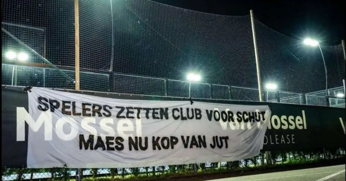 ‘Spelers zetten club voor schut, Maes nu kop van Jut’ Supporters Willem II zijn boos en eisen ...