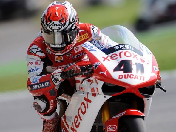 Superbike: Noriyuki Haga e i volatili combina guai