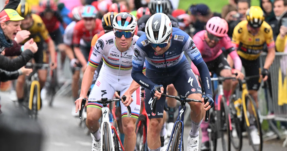 "Isn't it logical that I'm a servant for Evenepoel?" - Ilan van Wilder ...