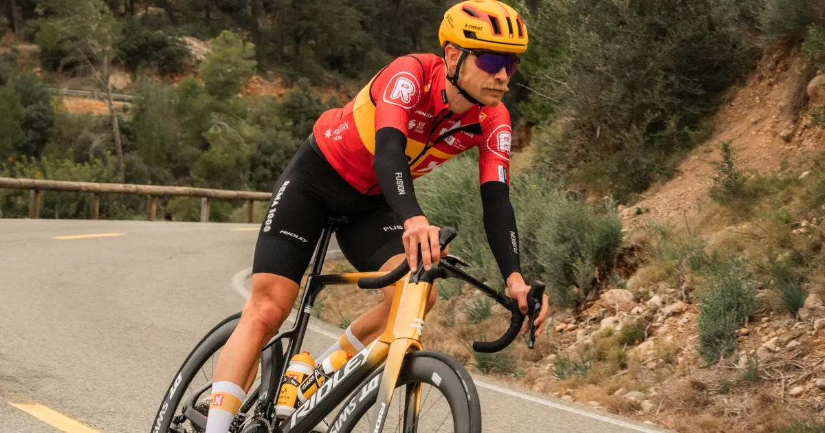 Magnus Cort Nielsen powers to long-range sprint win on stage 1 of O Gran Camiño 2025