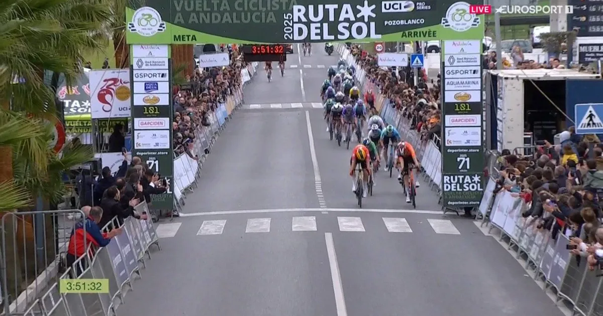 Alexander Kristoff takes the win! Norwegian rider beats Ben Turner ...