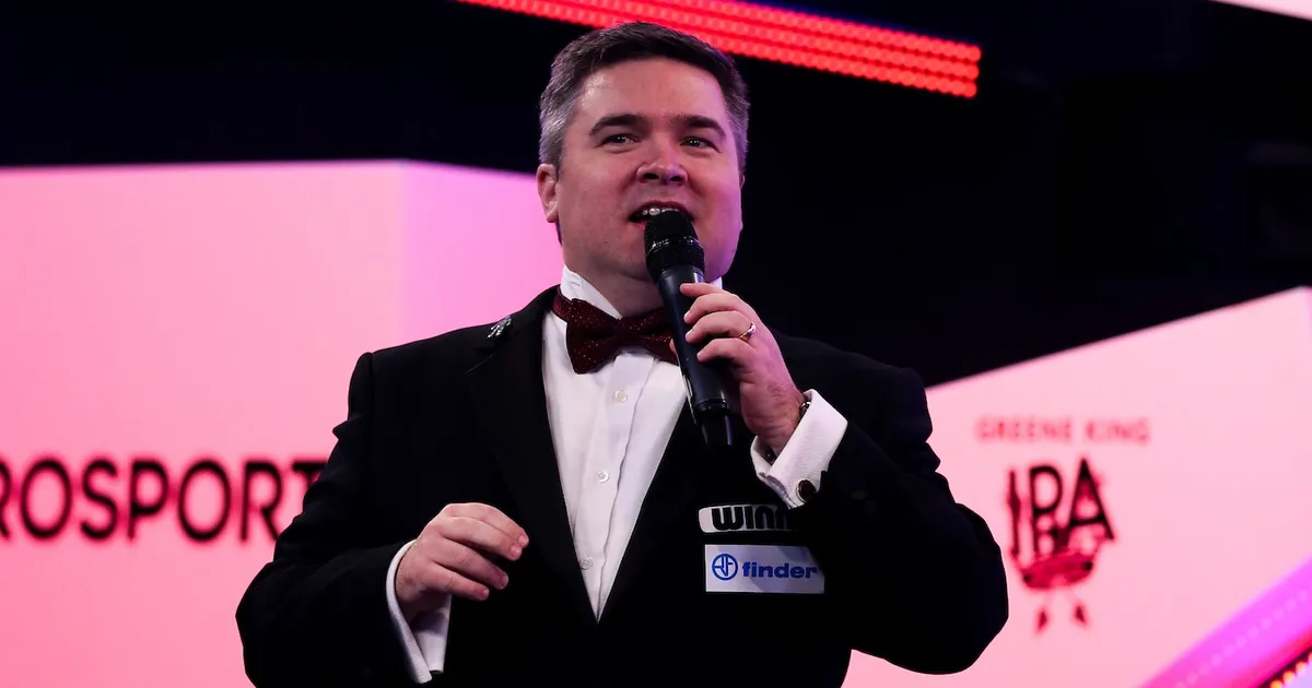 (VIDEO) The coldest one dart ever? Richard Ashdown answers Luke Humphries challenge in style