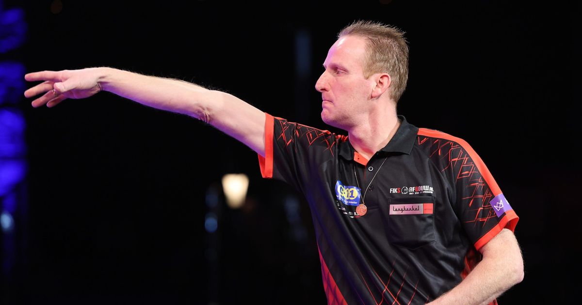 VIDEO: "That didn't bother me much": Chris Landman on crowd favouring Lok Yin Lee, left ...