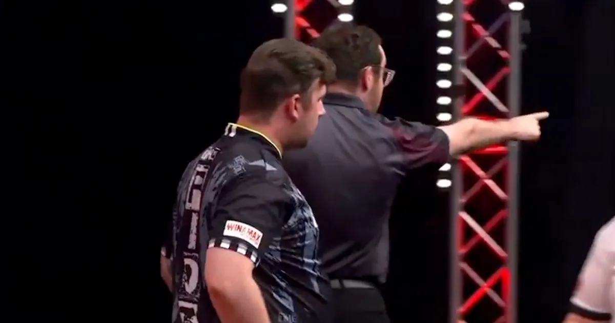 (VIDEO) Referee Huw Ware superbly points out whistlers at European ...